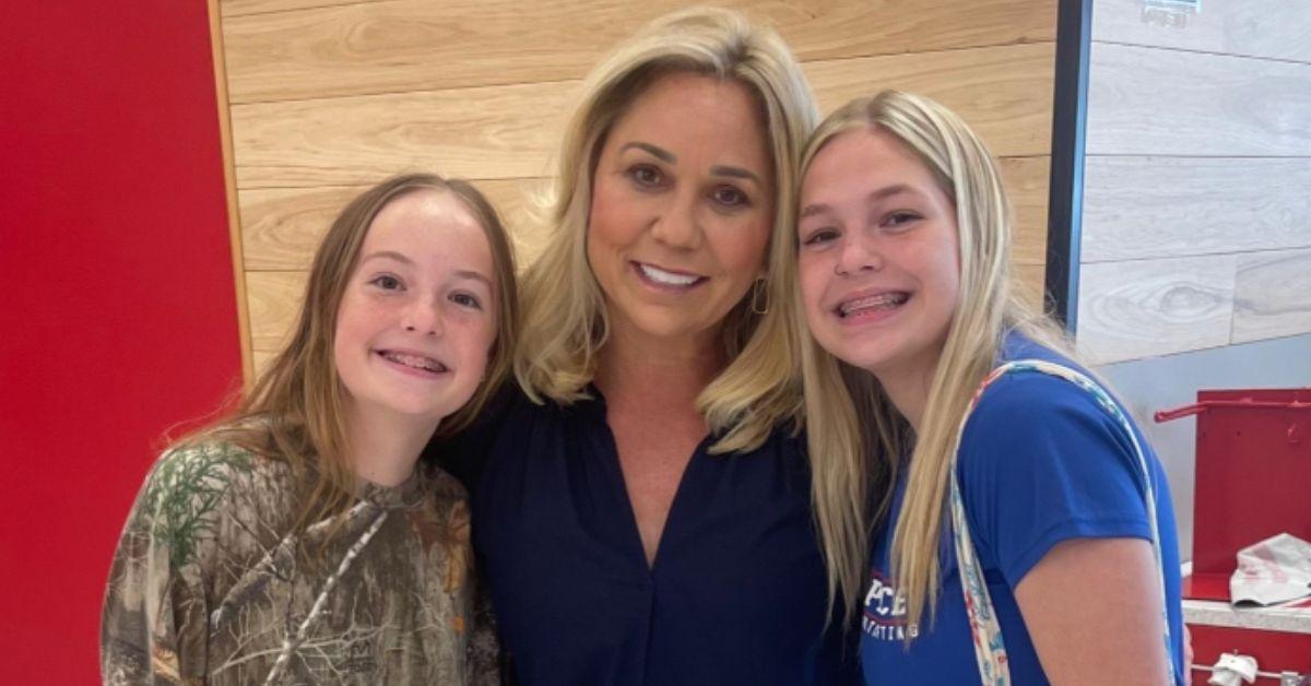 Julie Chrisley Goes Back To Platinum Blonde Pre-Prison Hair: Photos