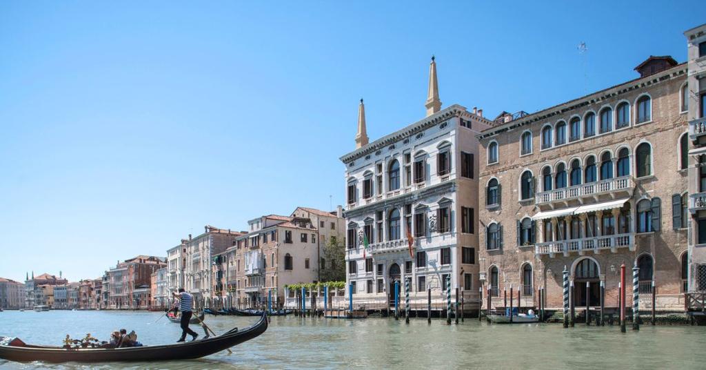 Jeff Bezos & Lauren Sanchez Marry In 'Low-Key' Italian Wedding: Details