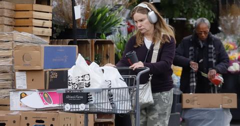 Jennifer Jason Leigh Flies Under The Radar On Shopping Trip: Photos