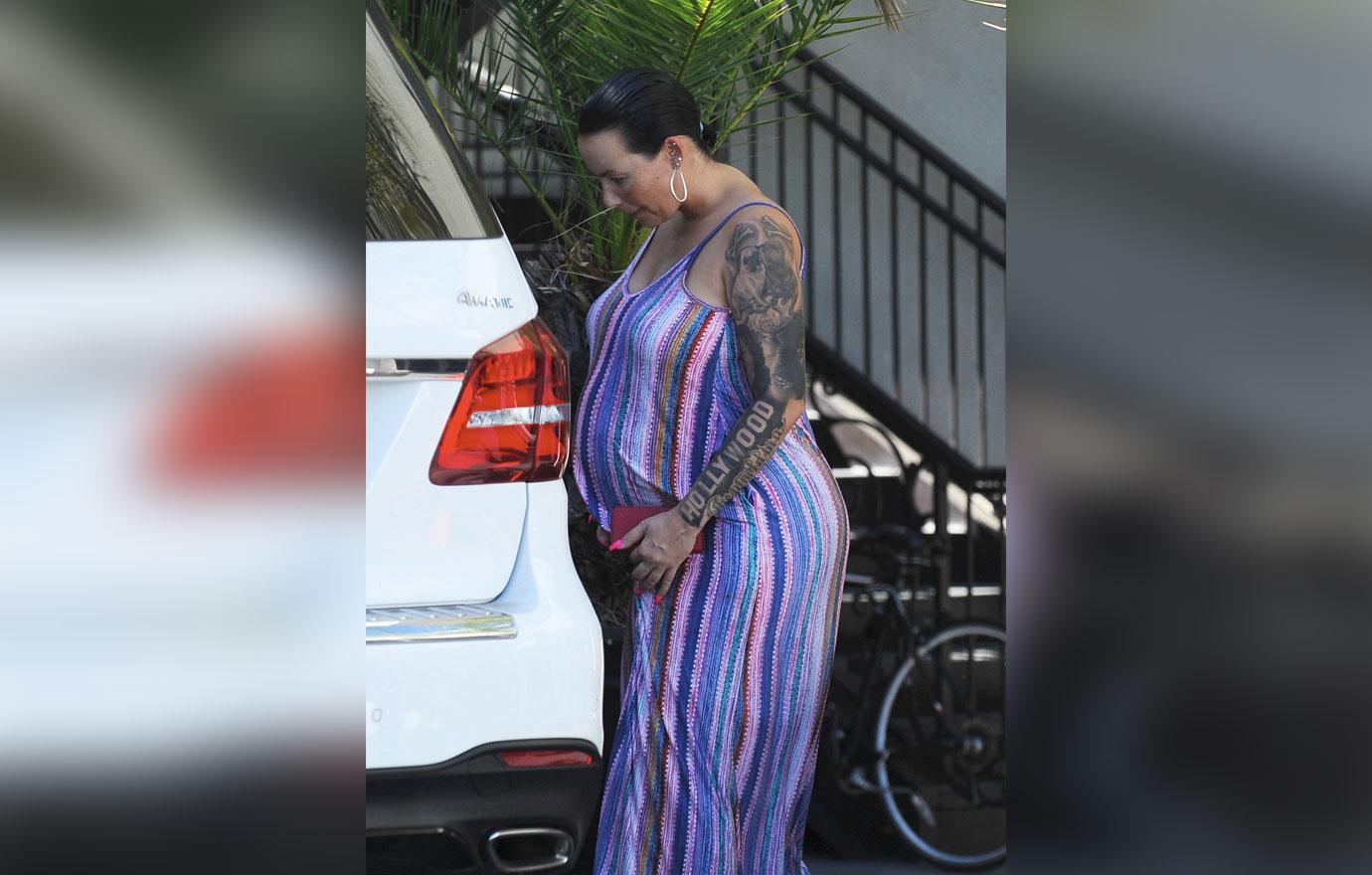 Pregnant Amber Rose Cradles Baby Bump On Date With Boyfriend Alexander ...