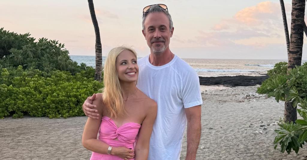 Sarah Michelle Gellar All Legs In Bathing Suit On Vacation: Photos