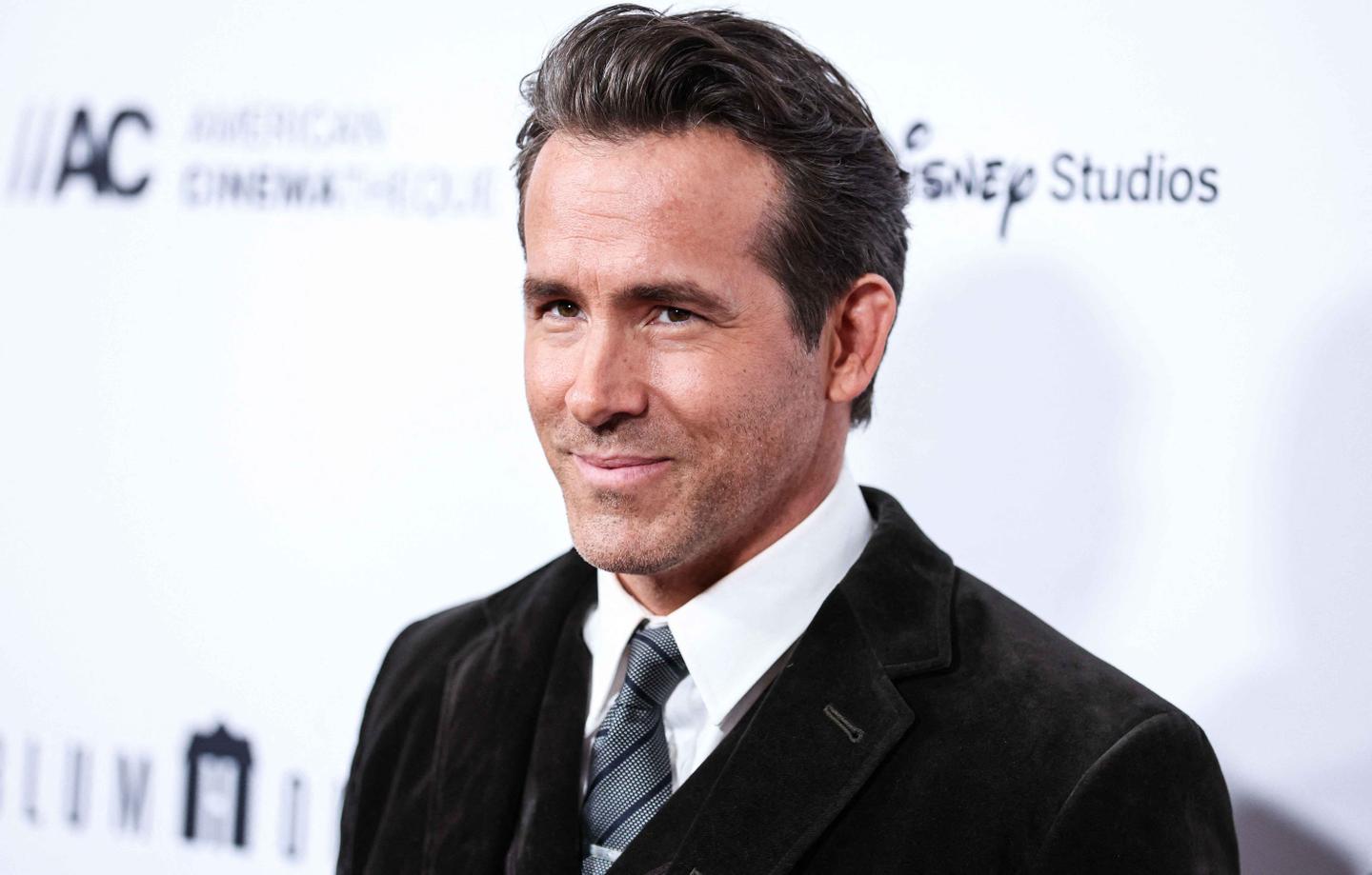 Ryan Reynolds Honored By Pregnant Wife Blake Lively At Awards Show