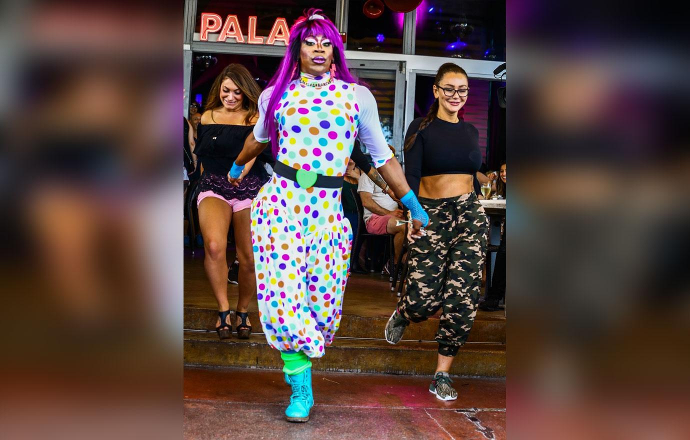 JWoww Cozies Up To Shirtless Mystery Man While Filming 'Jersey Shore'