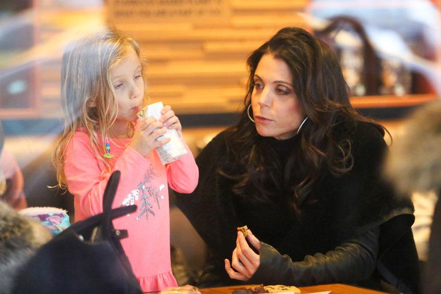 Aww-dorable! Bethenny Frankel Makes Silly Faces With Daughter Bryn ...