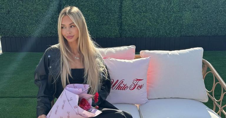 The Bachelor's Corinne Olympios Flaunts Her Figure In String Bikini: Watch