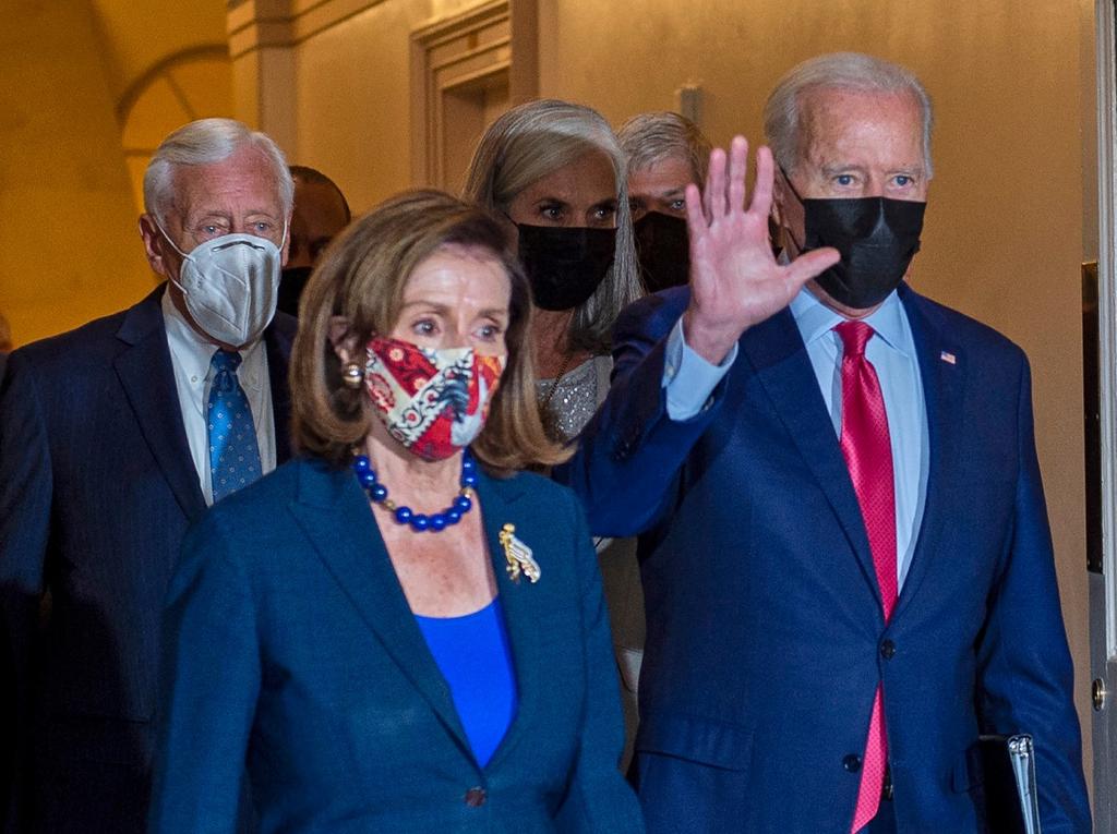 Nikki Haley Makes Dig At Mitch McConnell, Joe Biden & Trump's Ages