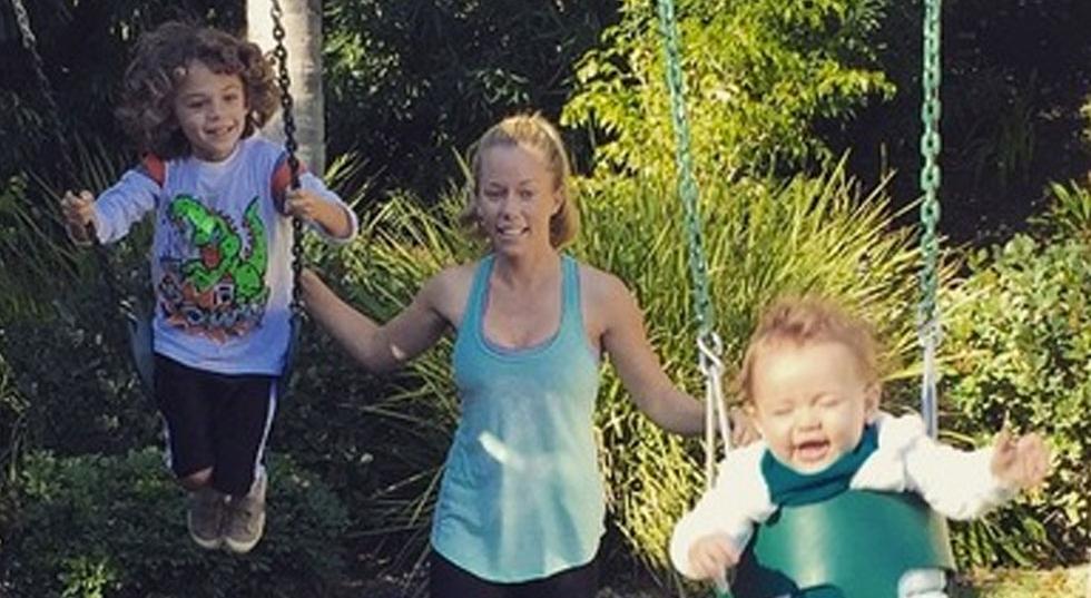 Kendra Wilkinson Spends Time With Adorable Children Hank Jr. And Alijah ...