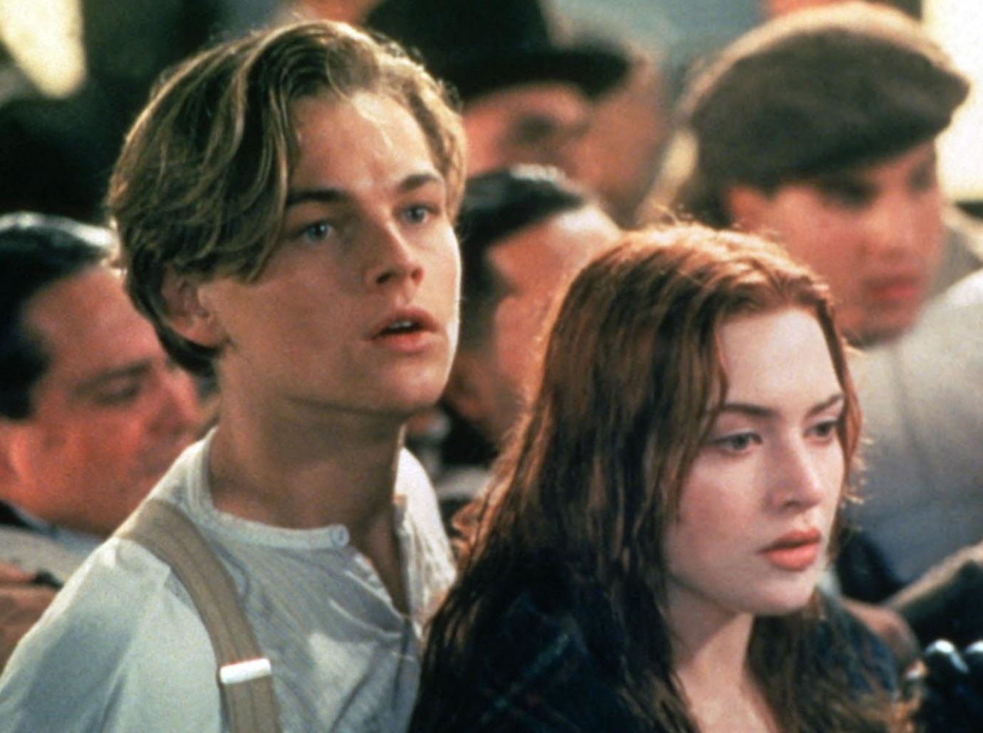 Titanic Stars Leonardo Dicaprio And Kate Winslet Kiss Onstage 2558