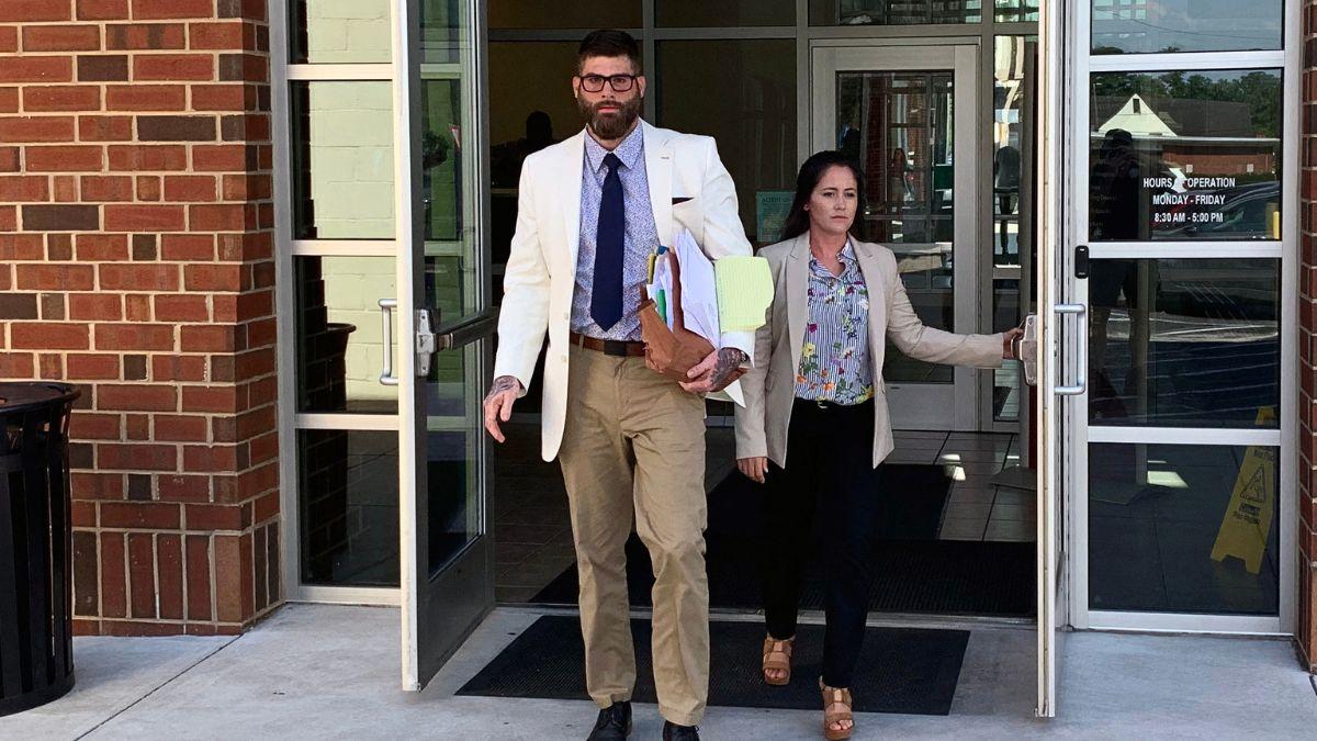 Jenelle Evans Complains About Being 'Stalked' By Paparazzi