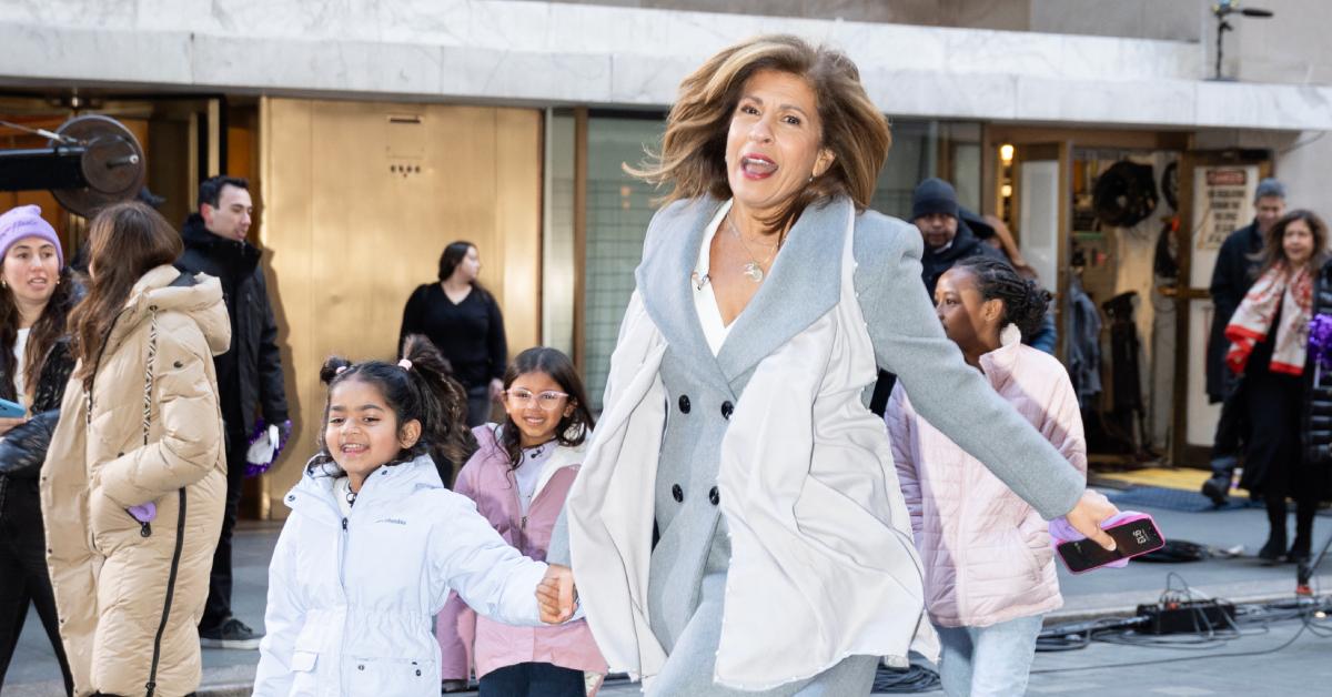Hoda Kotb Cries During Her Emotional Final Show Of Today Photos