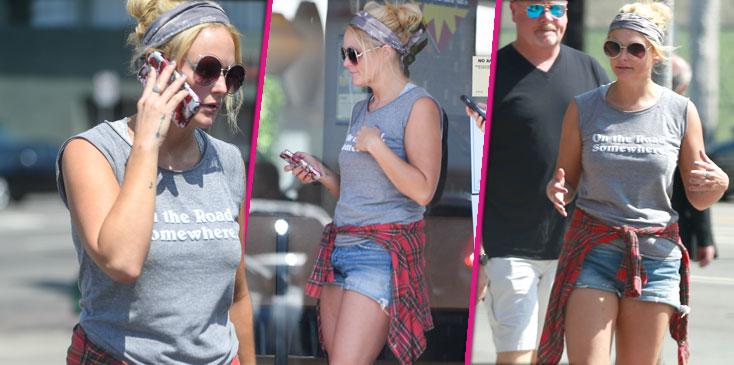 Miranda Lambert Conceals Bumpy Midsection After Reports She’s Pregnant