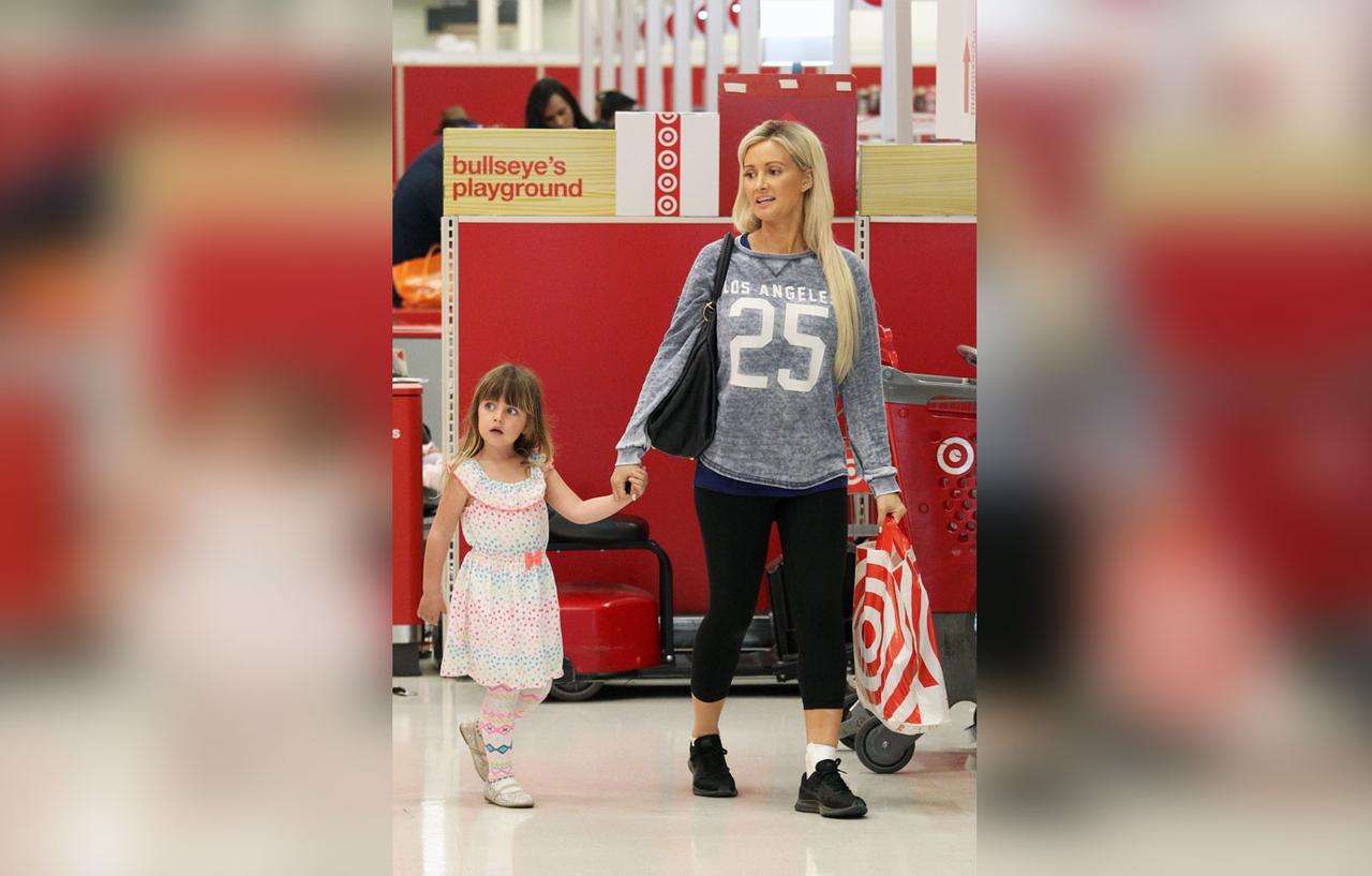 [PICS] Holly Madison Shops At Target With Her Daughter Rainbow