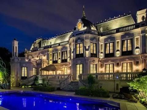 'Schitt's Creek' Mansion Is On The Market For $15 Million: Photos