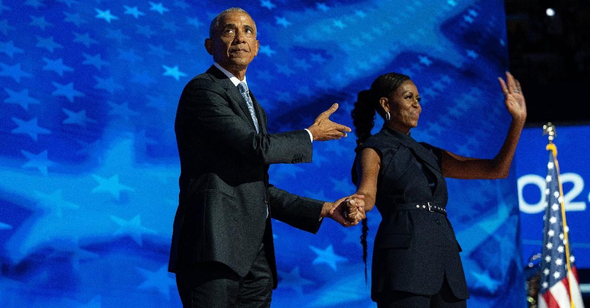 Barack Obama Met With Applause At D.C. Restaurant Amid Divorce Rumors
