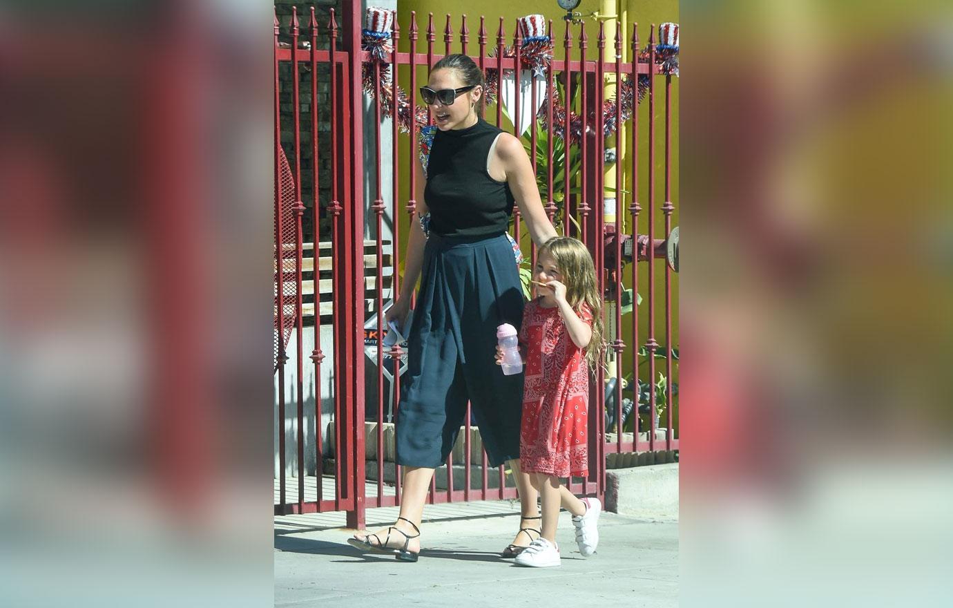 [PICS] 'Wonder Woman' Star Gal Gadot Spotted With Daughter Alma