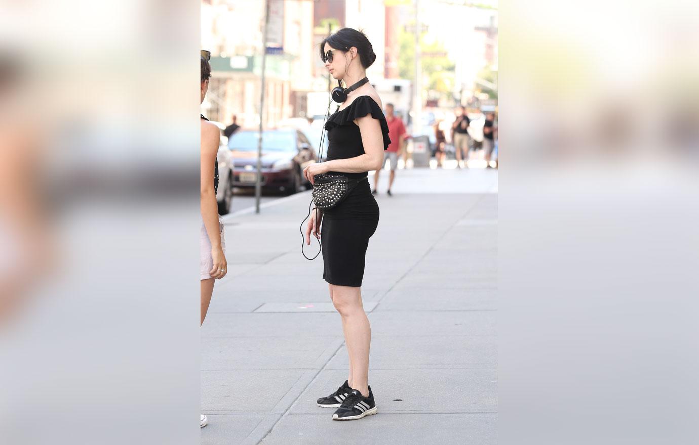 Krysten Ritter Smiles While Filming 'Jessica Jones' In NYC