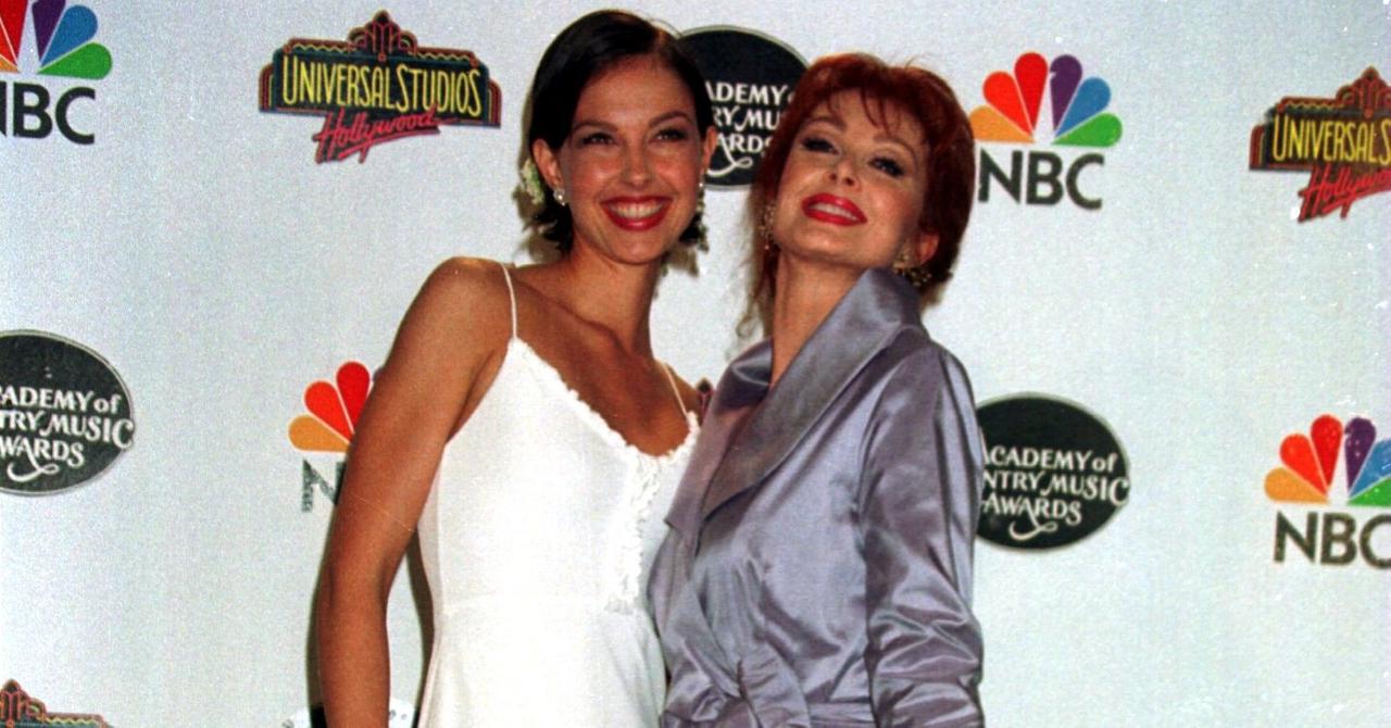 Ashley Judd Still Feels the Trauma of Mom Naomi's Suicide