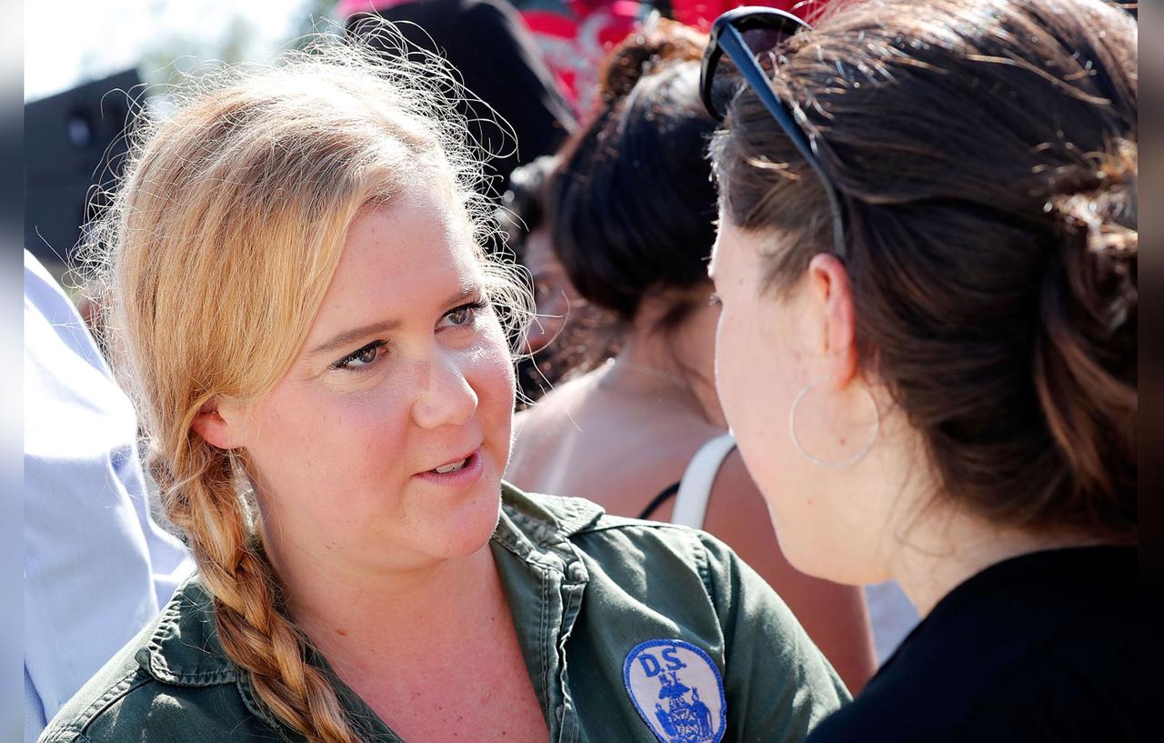 Amy Schumer & Emily Ratajkowski Protest Brett Kavanaugh Nomination