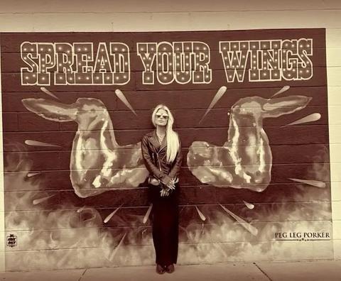 Jessica Simpson & Maxwell Poke Fun Of Chicken Of The Sea Mistake: Watch