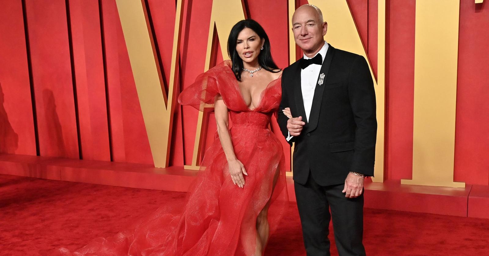 Lauren Sanchez Walks 2024 Met Gala Carpet Without Jeff Bezos