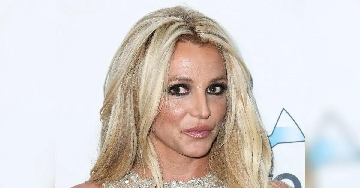Britney Spears Declares Shes Going Naked On The Beach All Day Photo