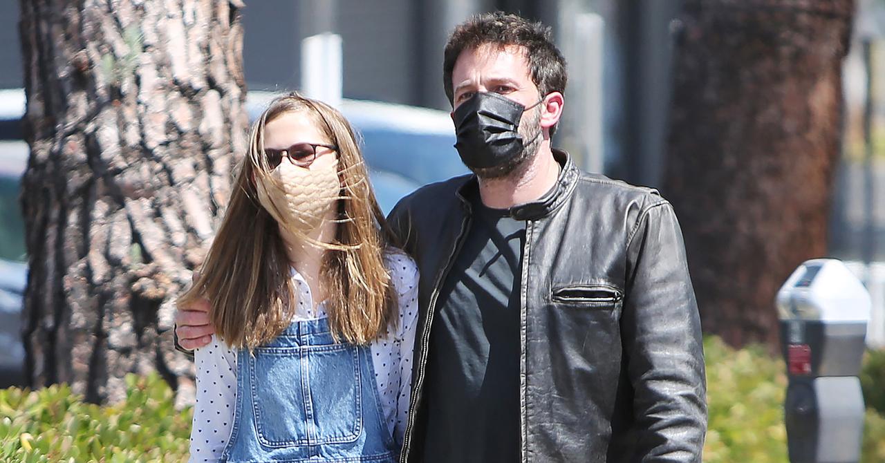 Why Does Violet Affleck Wear A Mask? Teenager Explains Why In Speech
