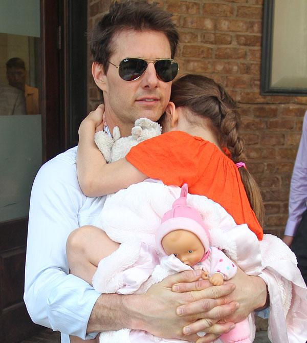 Tom Cruise Takes Suri to Disney World