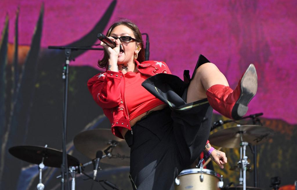 Elle King Needed Therapy After She Was Drunk At Dolly Parton's B-Day