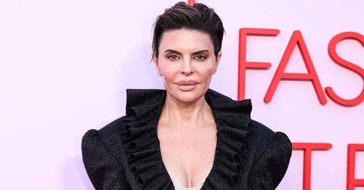 Lisa Rinna Looks Unrecognizable With Gray Hair & Bleached Brows: Photos