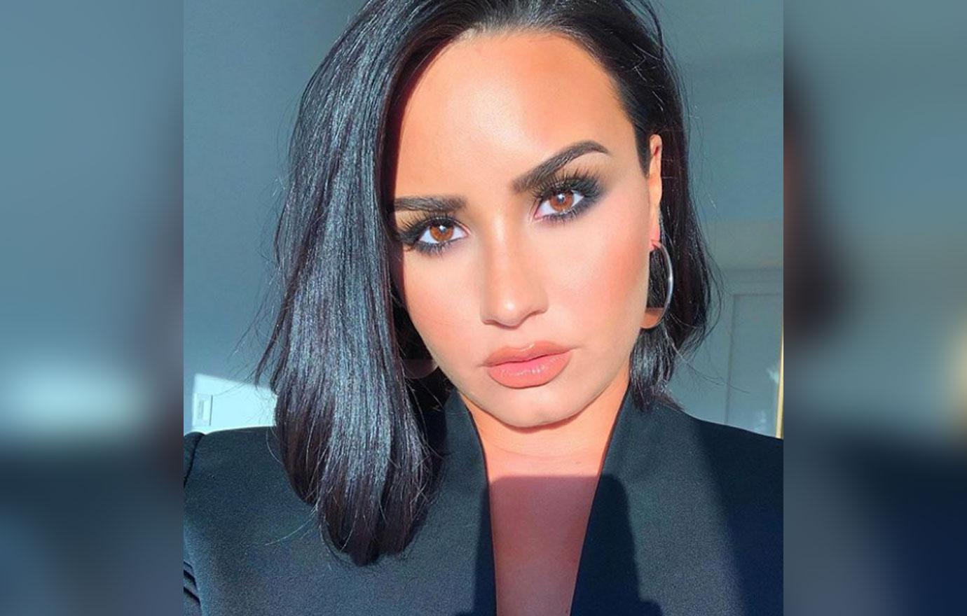 ‘Bachelorette’ Hannah Brown & Demi Lovato Eat Windmill Cookies Before ...