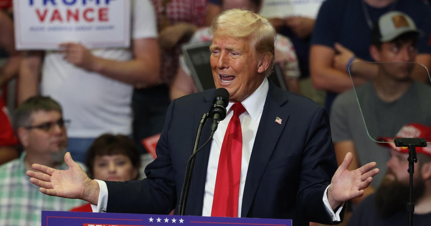 Donald Trump Mocked For Saying He 'Brilliantly Weaves' Stories Together