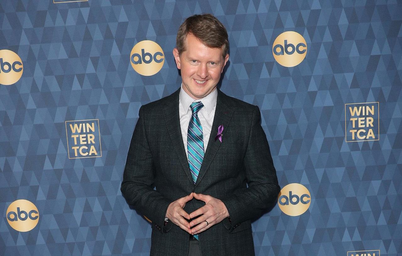 Ken Jennings Says He's 'Bowled Over' By Mayim Bialik's Personality