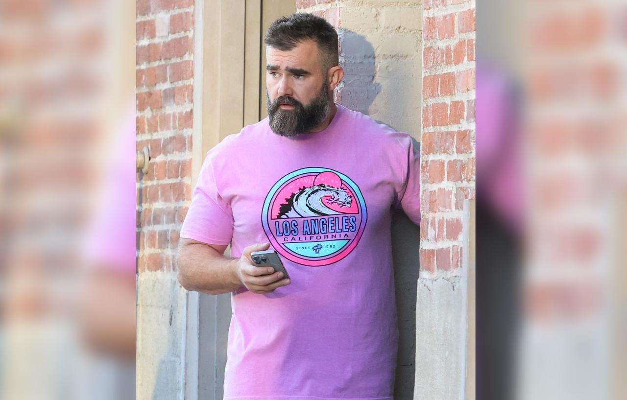 Jason Kelce Insists He's 'Not Trying To Be Mean' After Ignoring Fans