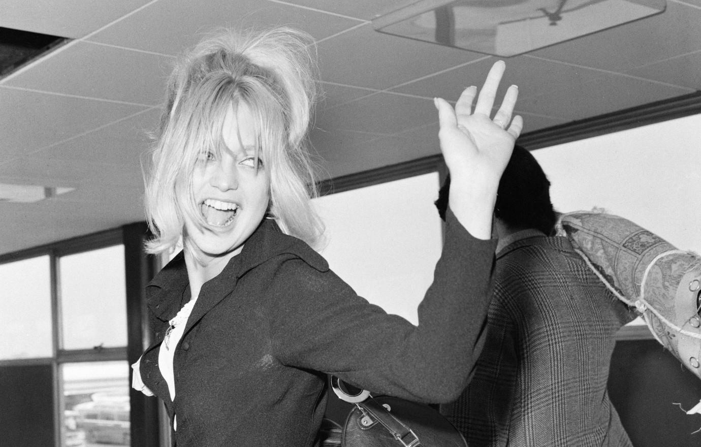 Goldie Hawn Claims She Had A Shocking Alien Encounter
