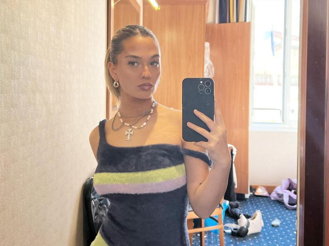 Claudia Conway Wears Tight Prom Dress After Playboy News: Photos