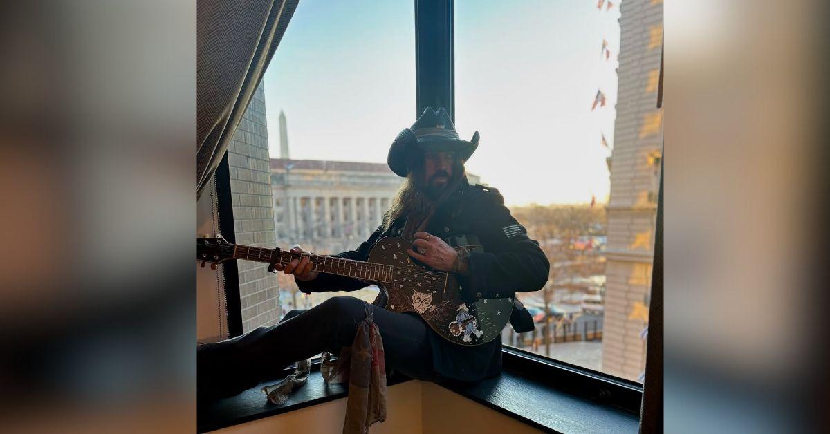 Elizabeth Hurley & Billy Ray Cyrus Go Instagram Official: Photo