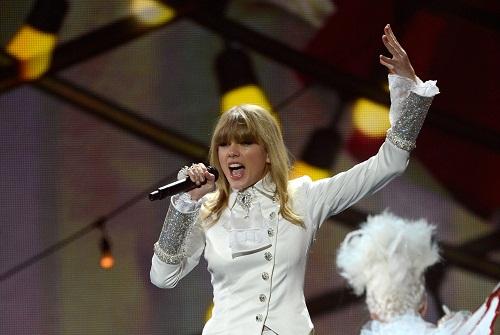 Taylor Swift Continues Ringmaster Theme at 2013 Grammys: Is She a ...