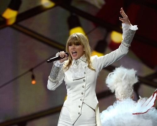 Taylor Swift Continues Ringmaster Theme at 2013 Grammys: Is She a ...