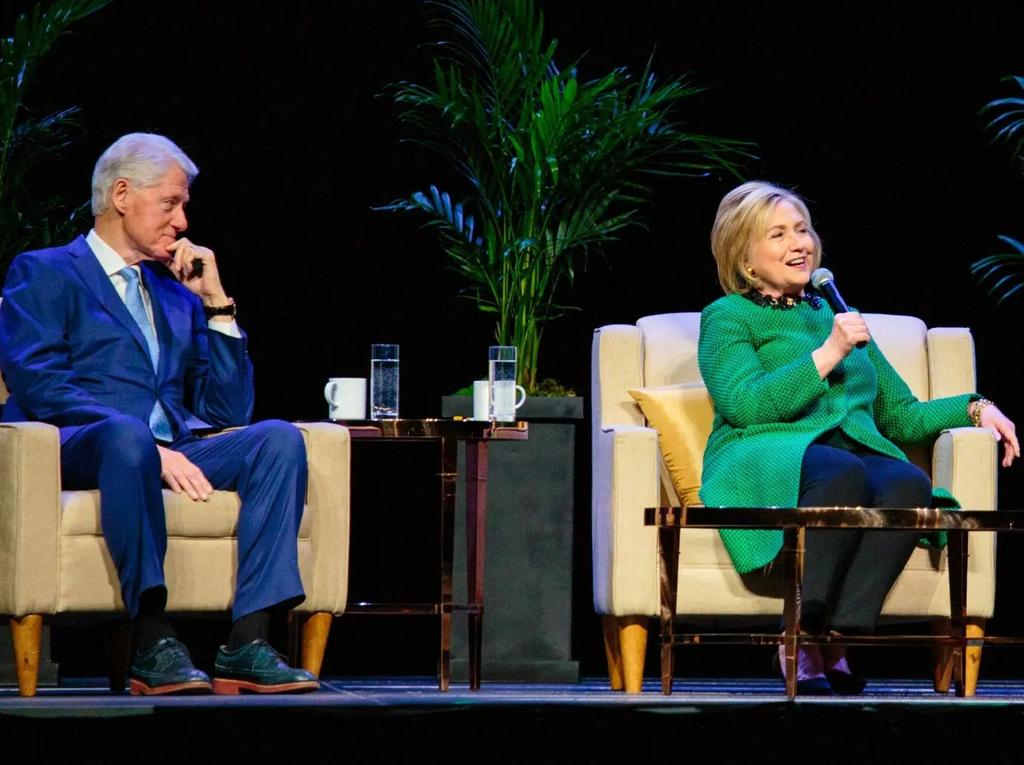 Bill & Hillary Clinton Don't Walk Next To Each Other During Hike