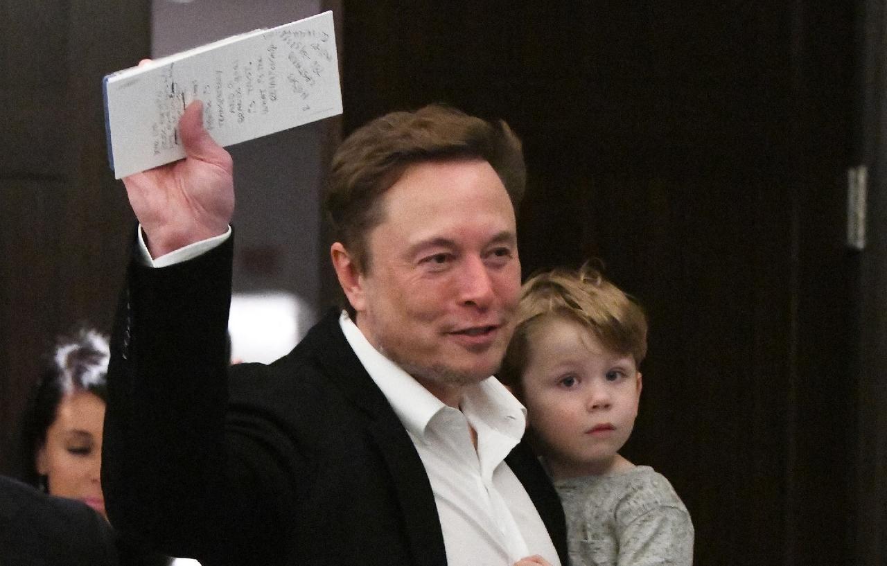 Elon Musk Slammed For Jumping Up & Down At Donald Trump's Rally