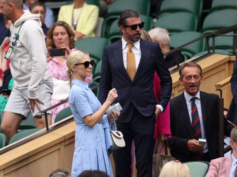 Dave Grohl Seen Without His Wedding Ring After Cheating & Baby Scandal