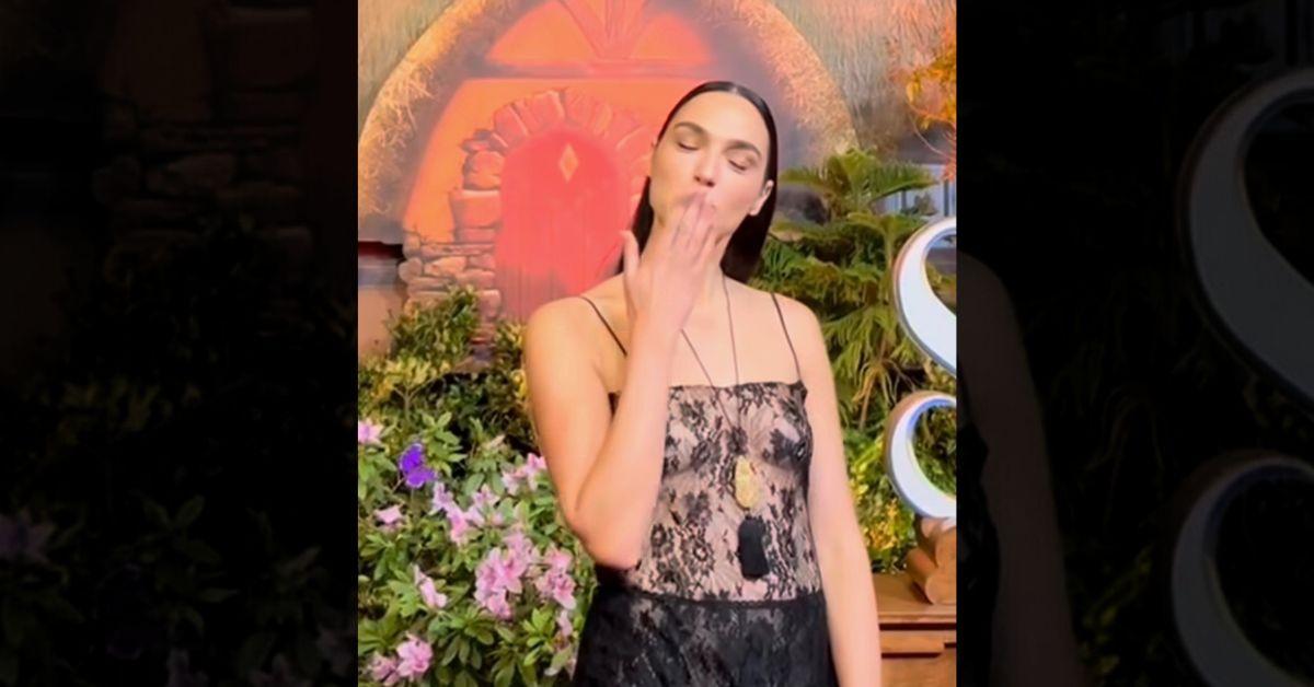 Rachel Zegler & Gal Gadot Smile At 'Snow White' Premiere Amid Feud