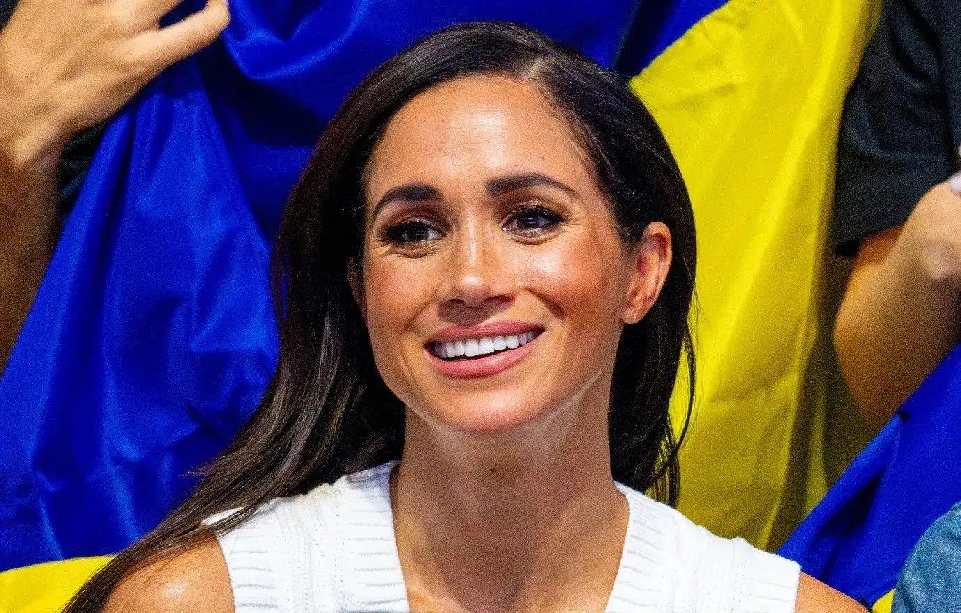 Victoria Beckham's Nervous Arrival To The Palace Goes Viral: Watch