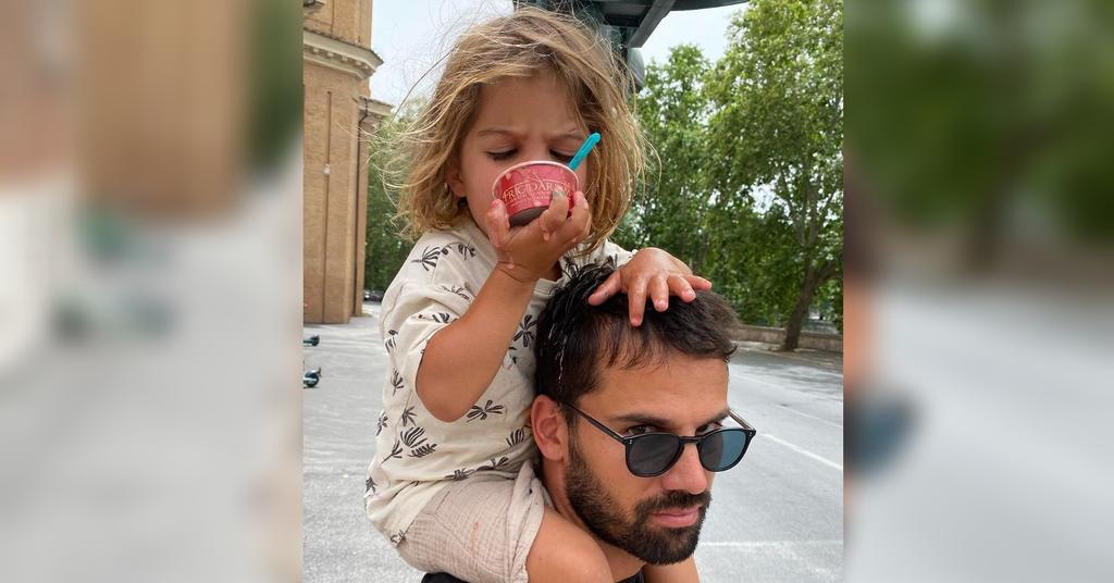 Eric Decker's Son Accidentally Posts Nude Photos Of Athlete Showering