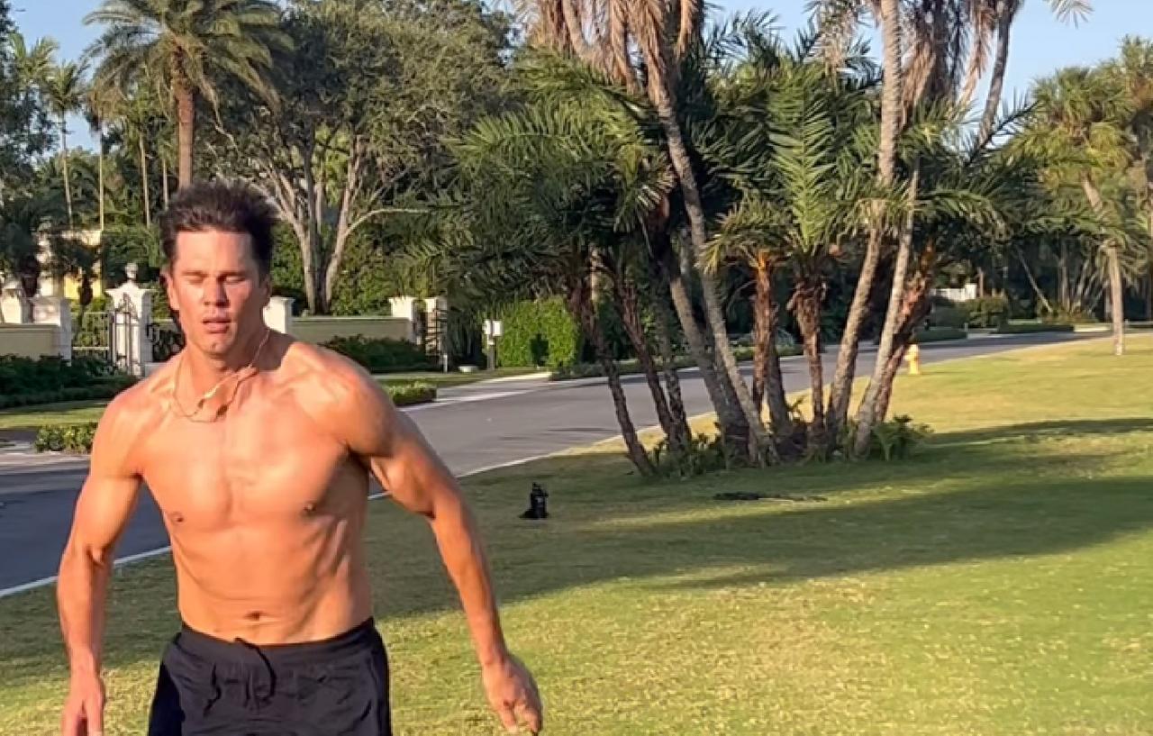 Tom Brady Shows Off Chiseled Body While Working Out: Photos