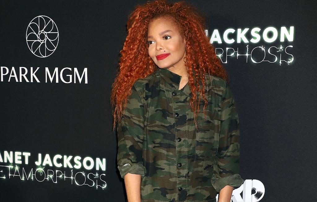 Janet Jackson's 'Pants Split' While Singing In Front Of Queen Elizabeth