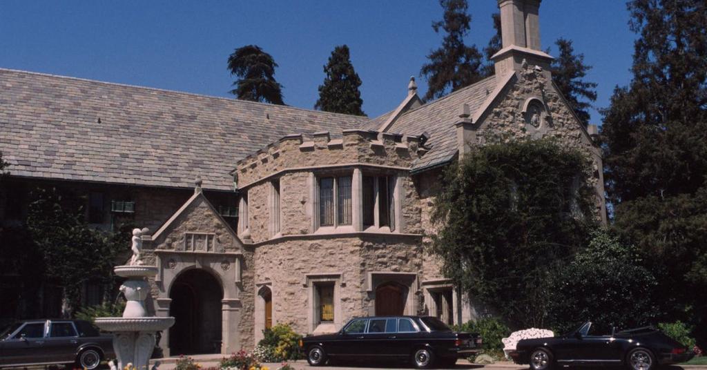 Holly Madison Calls Hugh Hefner A 'Master Manipulator' In New Interview