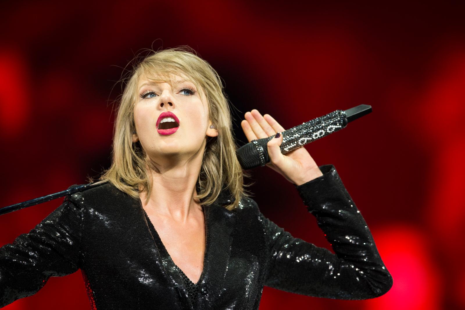 Taylor Swift Is Joining Hillary Clinton’s Presidential Campaign ...