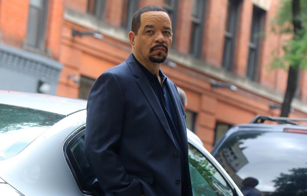[Ice-T] Is All Smiles While Filming 'Law And Order: SVU'