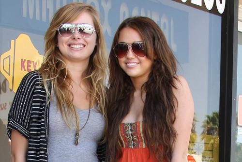 PHOTOS: Miley Makes Time for Her Fans